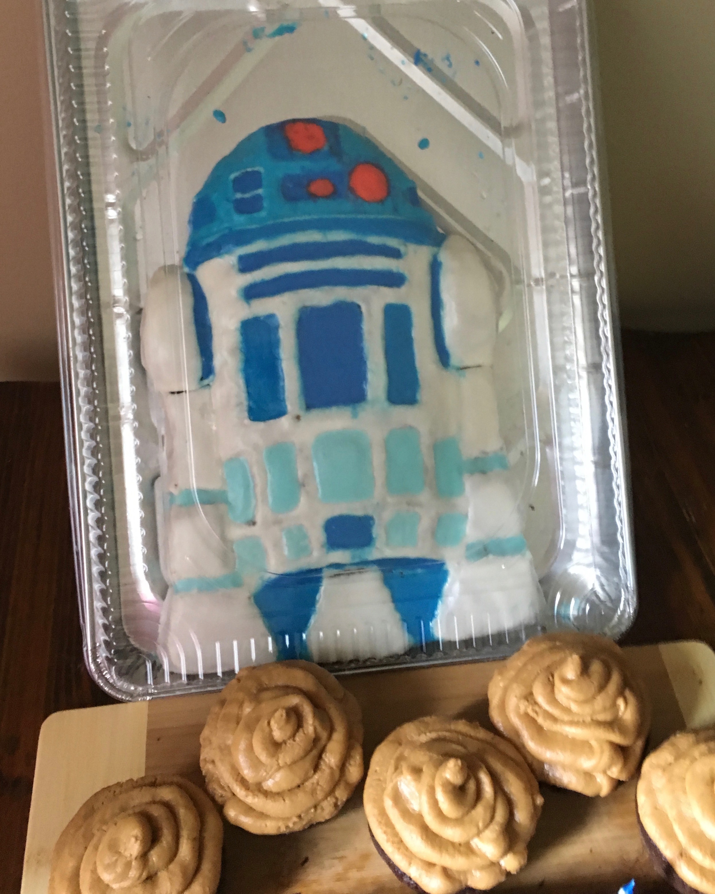 Mmm I smell cake – AdventuresOfAlfie